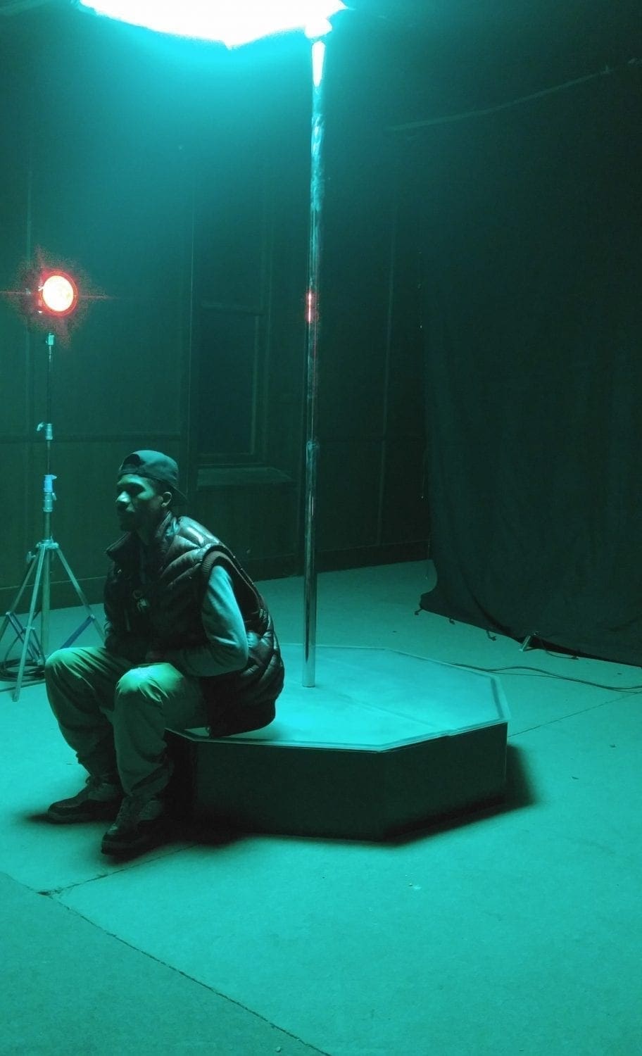 Dark Knight Acrylic Portable Stage & 10' Ceiling Free Pole for Pro's