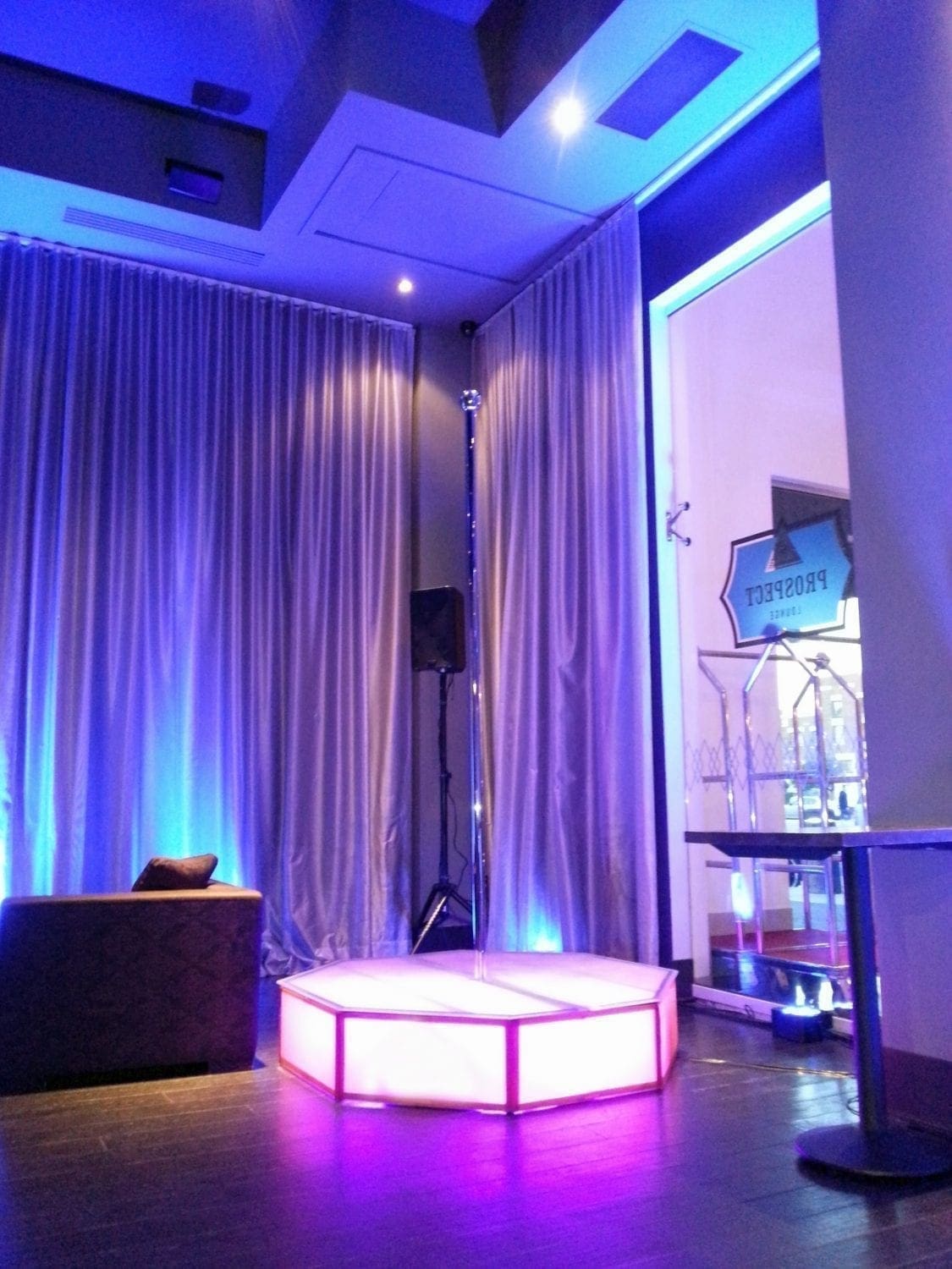 5x5' Pink Octagon Portable Stage & Freestanding Dance Pole